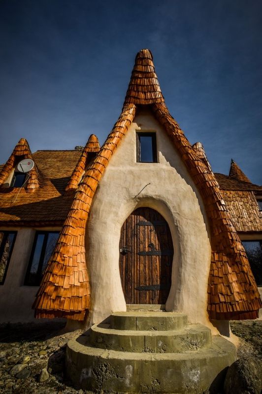 BBC, impresionat de "castelul de basm" din Romania. Castelul de lut din ...