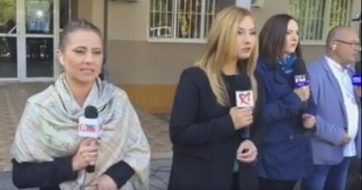 Clipul zilei in Romania - Cum se descurca cinci reporteri sa transmita ...