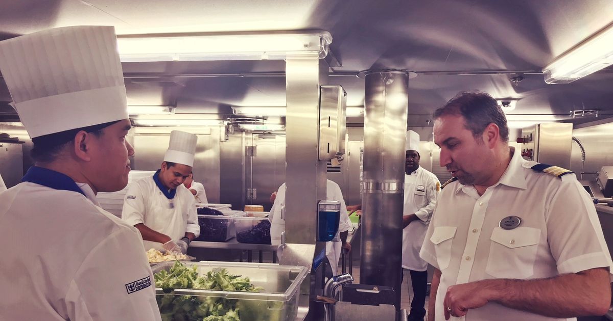 Catalin Buta este sef pe cel mai mare vas de croaziera din lume. - Stirile Kanal D