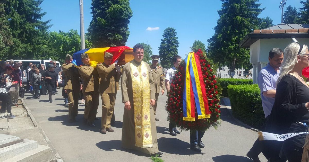Imagini emotionante cu familia lui Cristian Topescu! Se tin de mana si ...