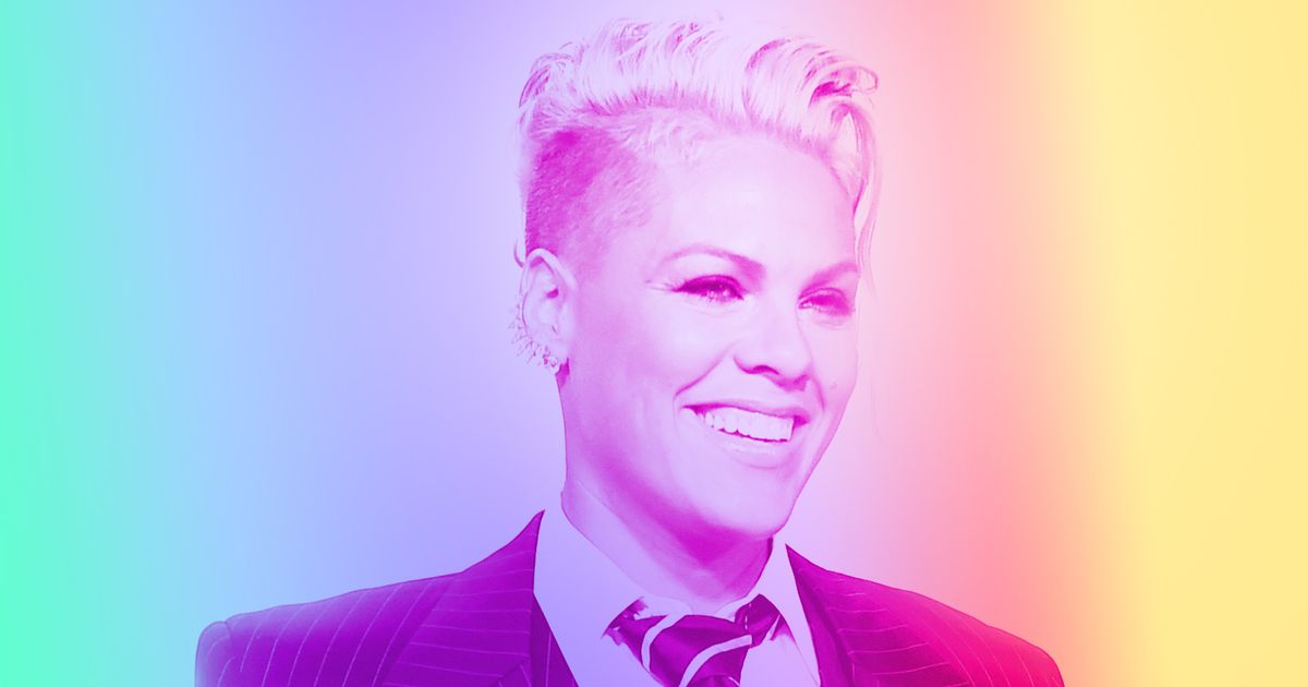 Cantareata Pink a primit o stea pe Aleea Celebritatilor din Hollywood ...