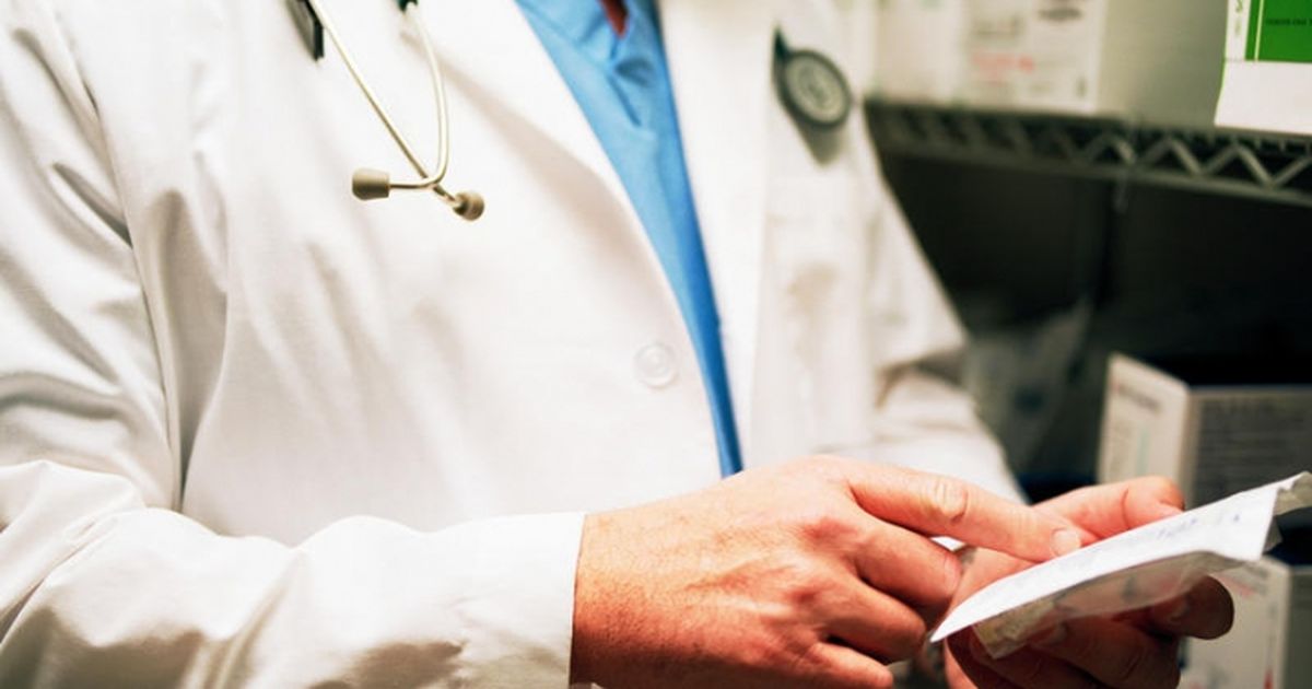 Iată cum poți verifica dacă medicul care te consultă are drept de ...
