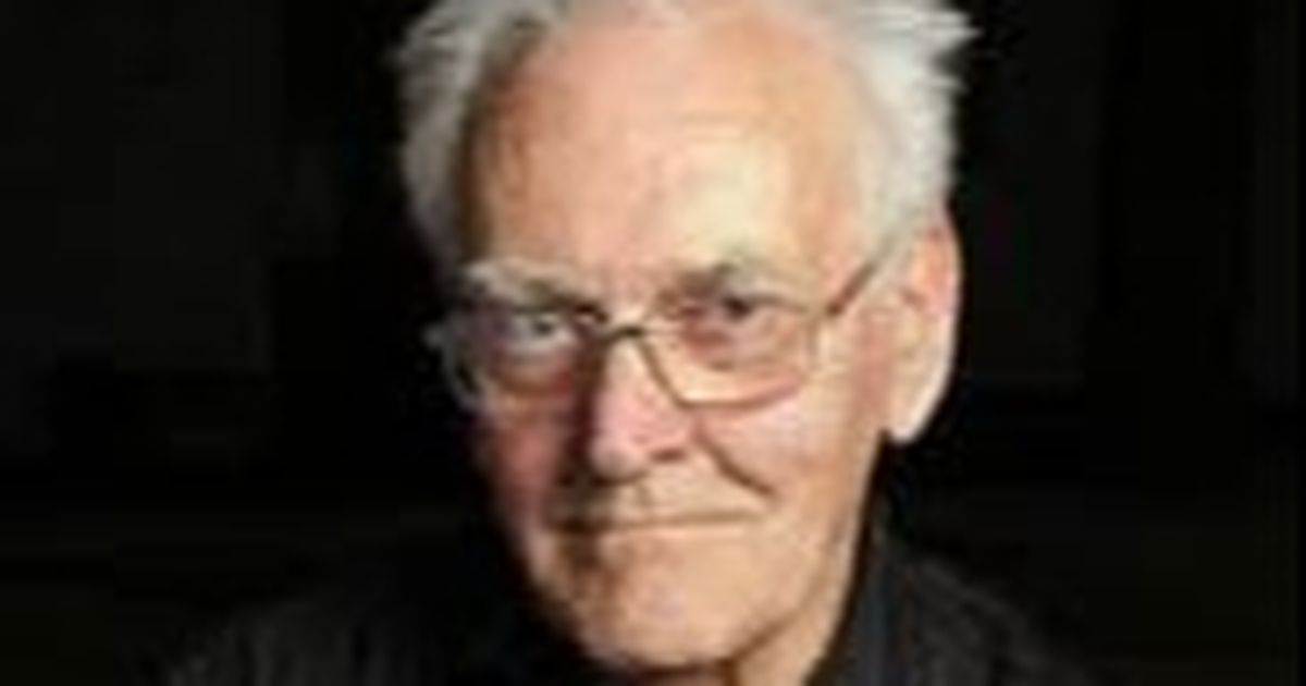 Dramaturgul britanic Peter Nichols a murit la vârsta de 92 de ani ...