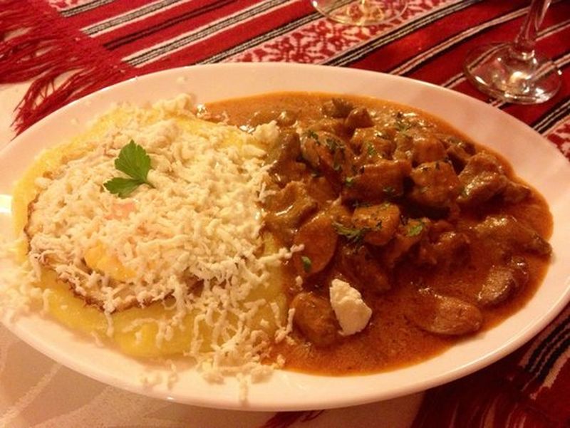 Tochitura. Cum se prepară corect. O rețetă excelentă pentru weekend!