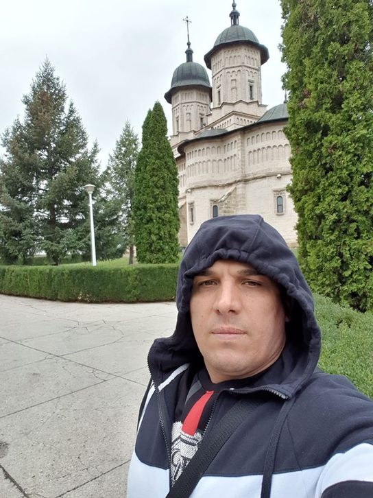 Adrian Corduneanu s-a retras la mânăstire în ziua alegerilor - Stirile ...