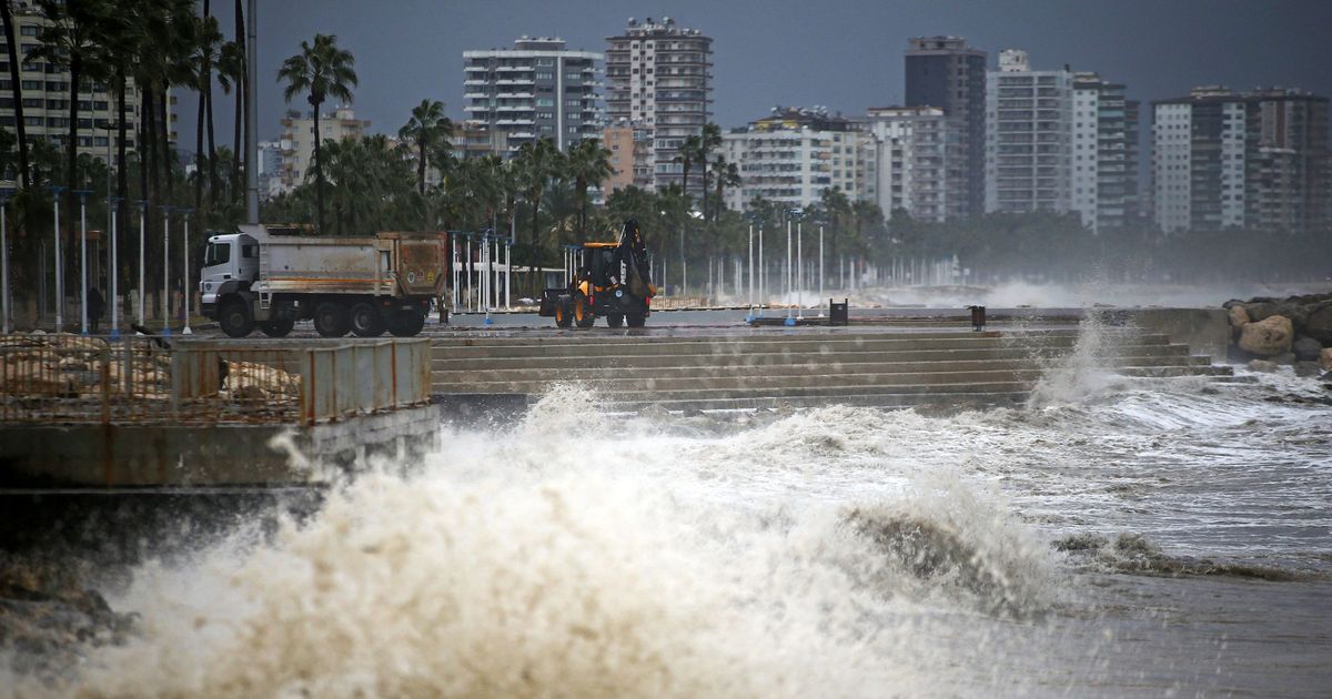 Valuri uriașe la Marea Neagră. Imagini spectaculoase - Stirile Kanal D