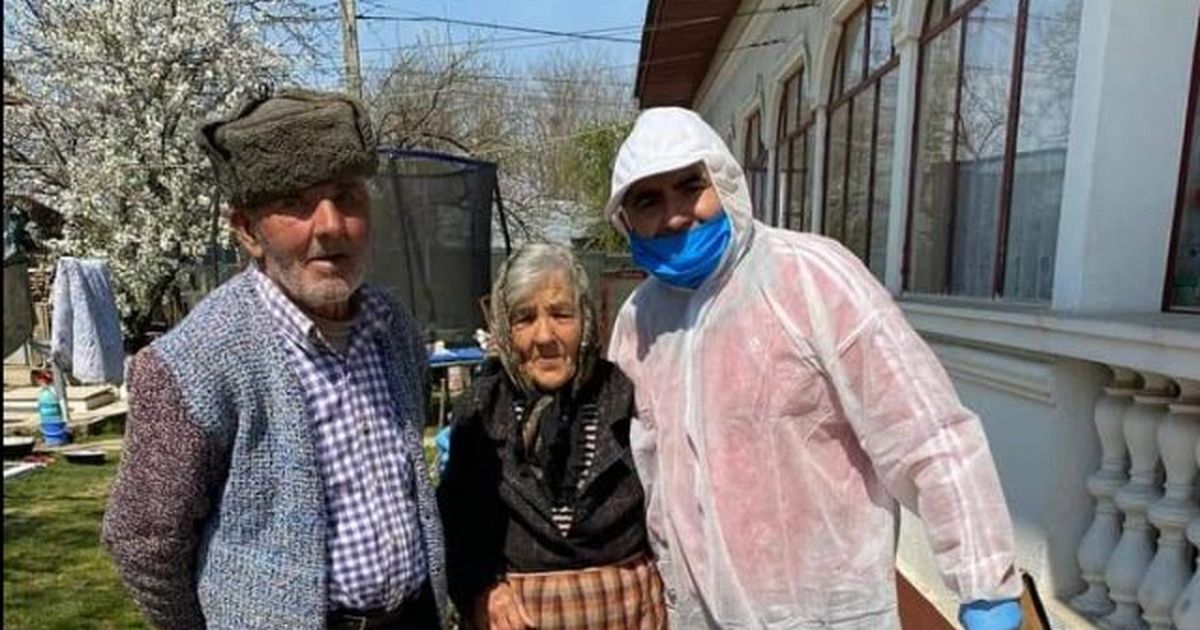 Primarul din Giurgiu care a îmbrățișat bătrânii în plină pandemie ...