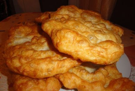 Langoşi reţetă: Cele mai delicioase gogoşi umplute cu brânză - Stirile ...