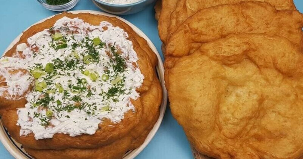 Langoşi reţetă: Cele mai delicioase gogoşi umplute cu brânză - Stirile ...