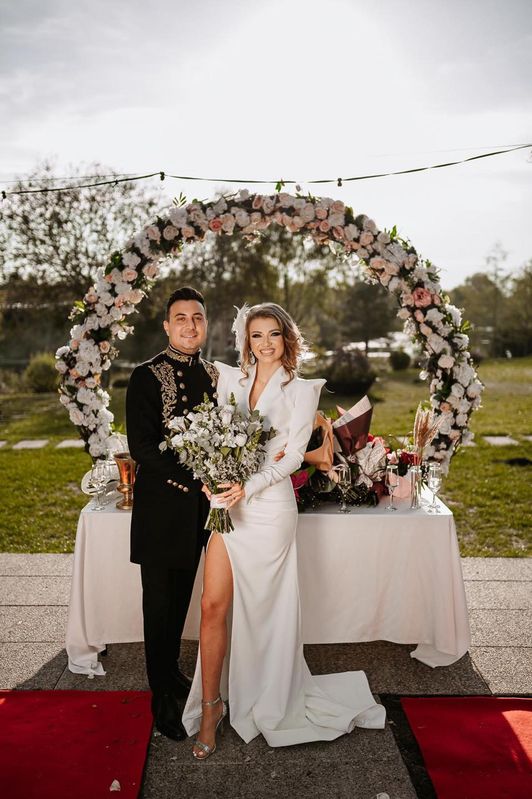 Nuntă mare în showbiz-ul autohton! Valentin Sanfira s-a căsătorit cu ...