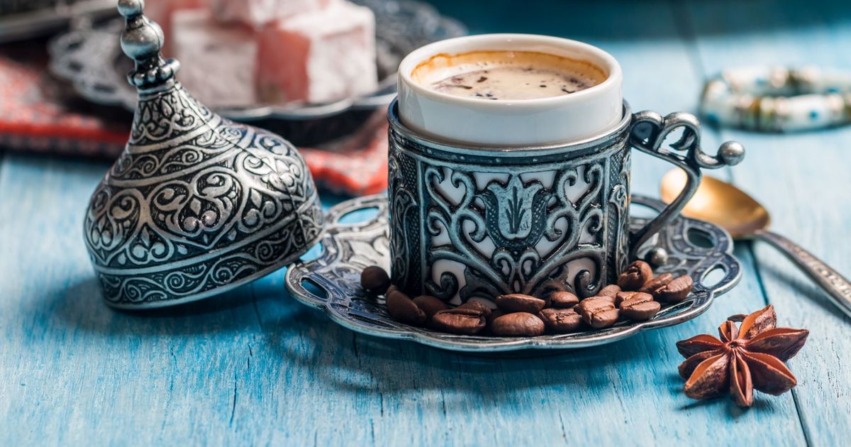 Cum să îți faci acasă cafea turcească? Se servește cu ciocolată și cu ...
