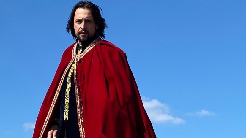 Denis Ștefan va juca rolul de tătic pentru a doua oară! Actorul a dat ...