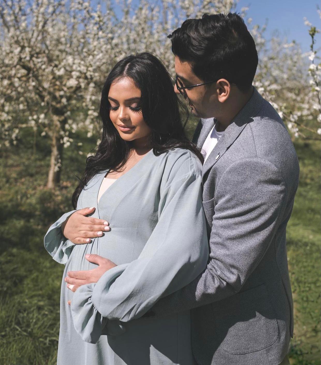 Vedeta din Harry Potter, Afshan Azad, și Nabil Kazi așteaptă primul lor ...