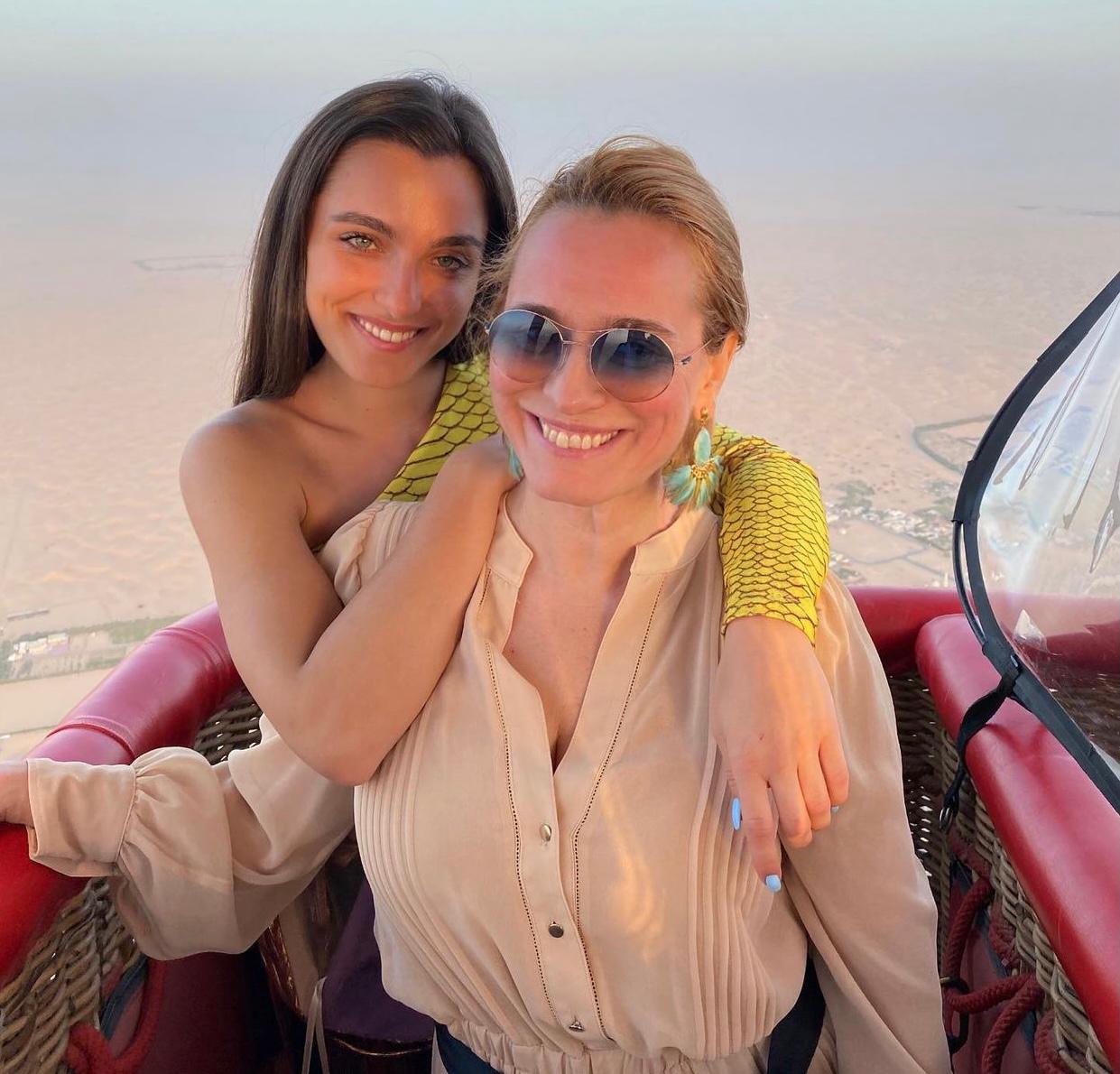 Cine este, de fapt, Andreea Esca. Biografie: data nașterii, căsătorie ...