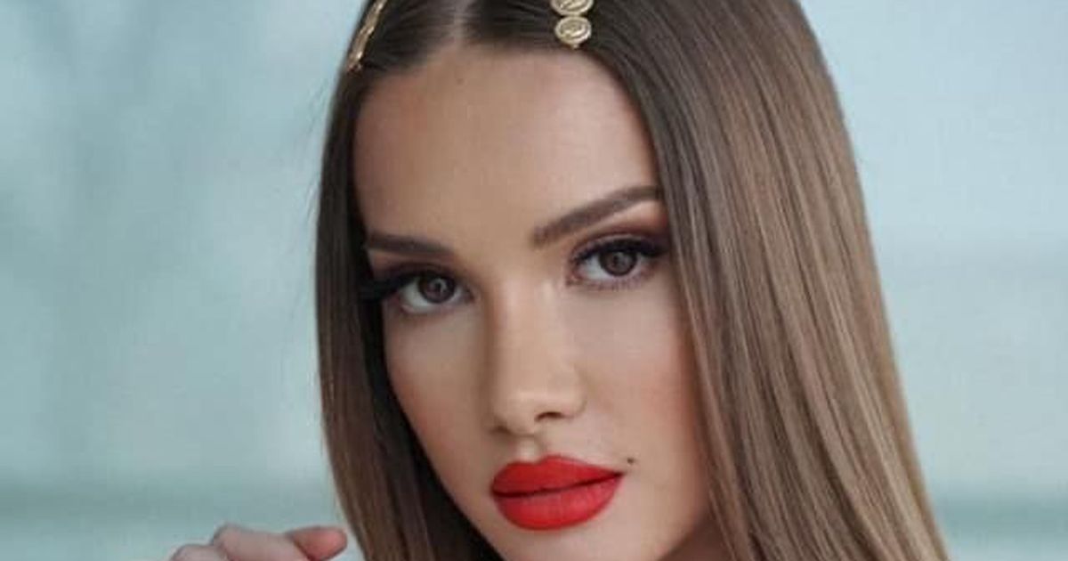 Biografie OTILIA BILIONERA. „De mică mi-am dorit să fiu cântăreață ...