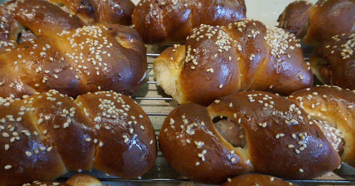 Rețetă de COVRIDOG. Cum faci aluatul și ce fel de crenvurști trebuie să ...