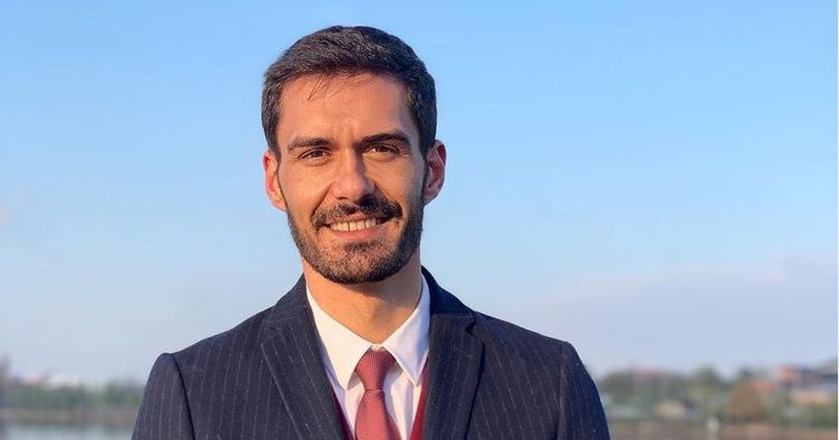 Cine este GEORGE BURCEA. "In clasa a 9-a, copiii râdeau că sunt de la ...