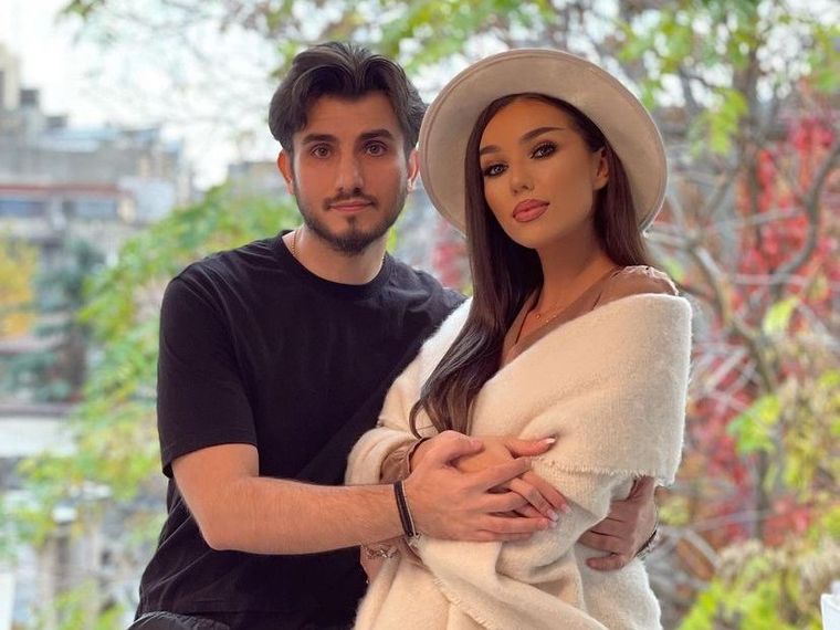 Cântăreața Shondy a fost cerută în căsătorie la Paris! Tânăra a spus ...