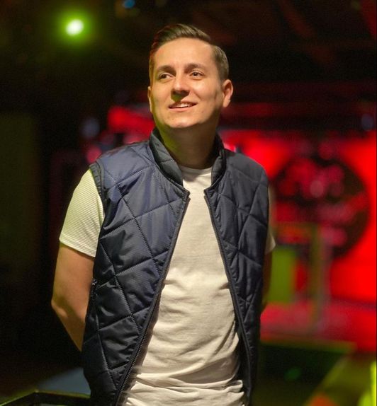 #CITEȘTE: Cine este GEORGE TĂNASE. "Mama mă bătea cel mai bine. Tata nu ...