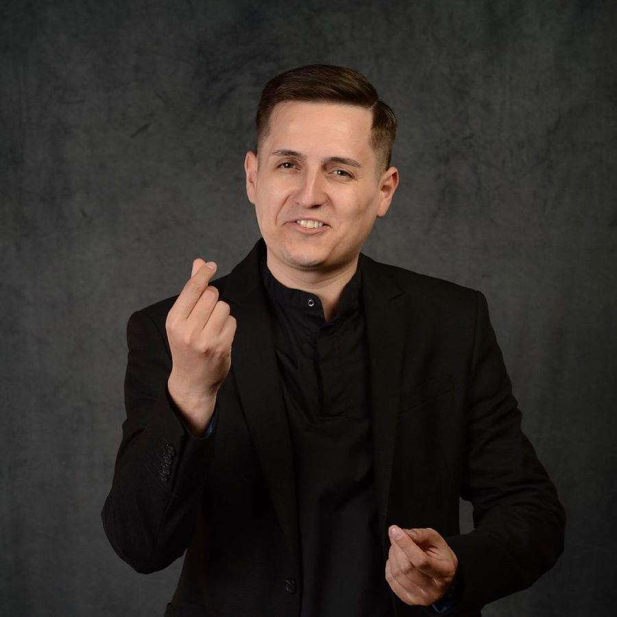 #CITEȘTE: Cine este GEORGE TĂNASE. "Mama mă bătea cel mai bine. Tata nu ...