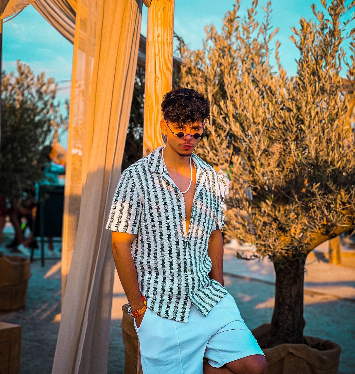 #DESCOPERĂ: Cine este Emilian. „Profesia e profesie, viața privată e ...