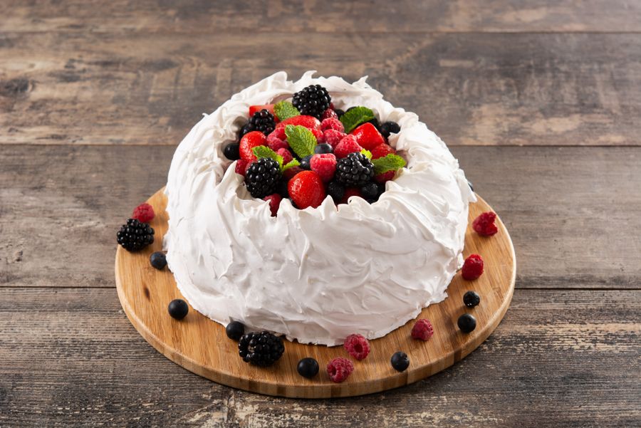 Rețetă de Pavlova clasică. Un desert delicios pe bază de bezea și ...