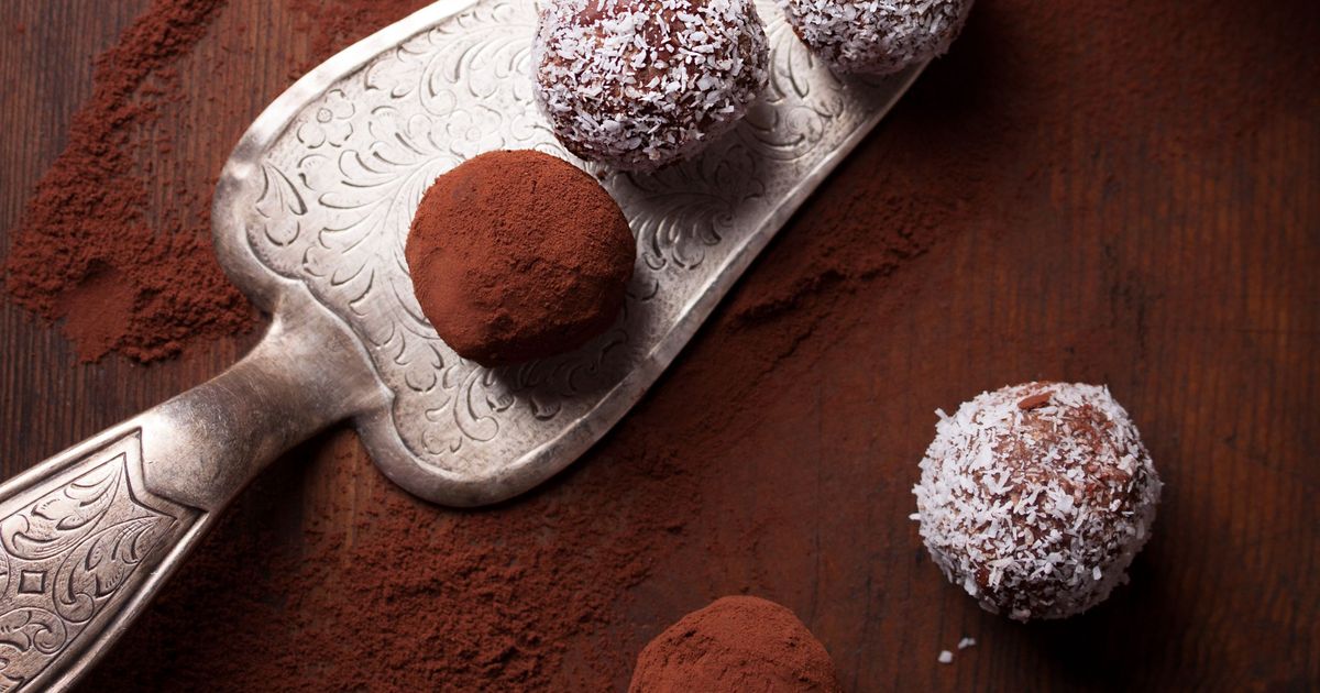 Rețetă de Trufe de ciocolată cu fulgi de cocos, considerate cele mai ...