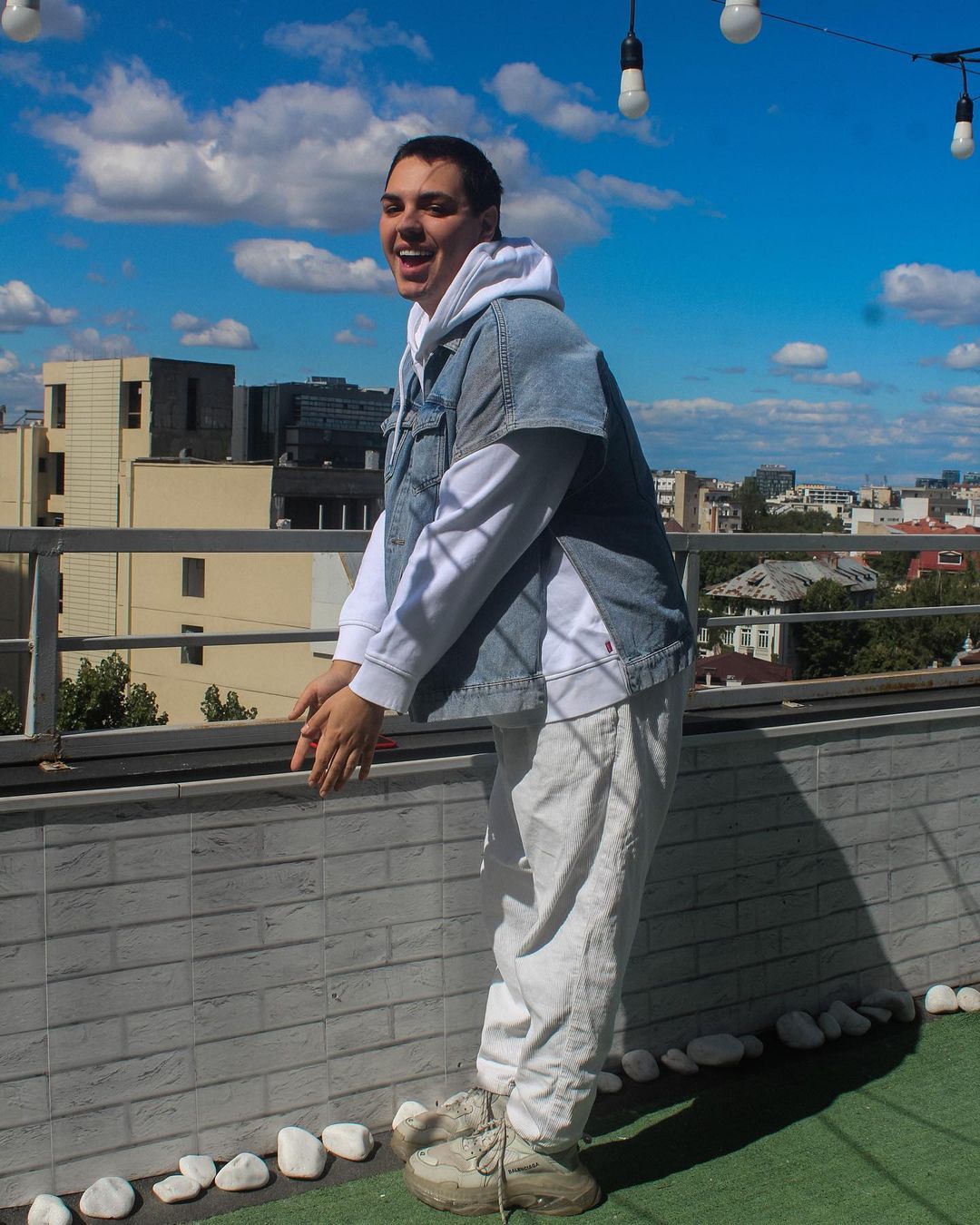 Cine este Mario Simen. “Mama nu mai era dimineață acasă.” - KFetele