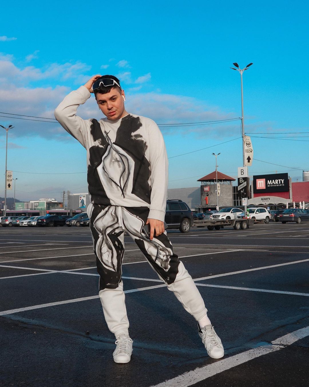 Cine este Mario Simen. “Mama nu mai era dimineață acasă.” - KFetele