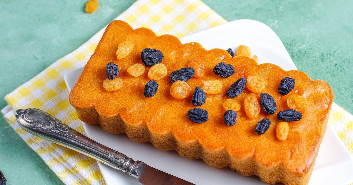 Rețetă de Chec pufos cu stafide și prune uscate. Gospodinele vor primi ...