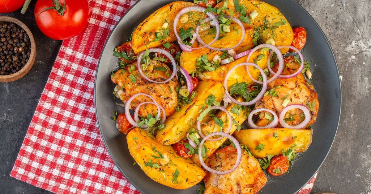 Pui cu unt cremos, usturoi și cartofi. Experimentează o explozie de ...