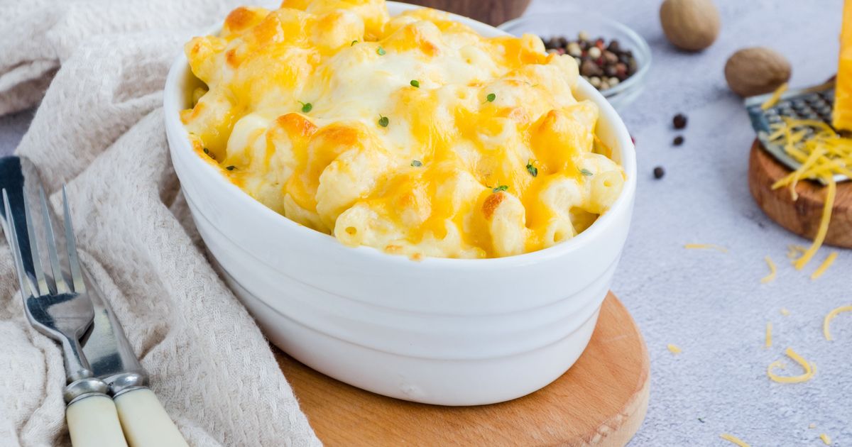 Macaroane cu brânză Cheddar la cuptor, o rețetă delicioasă pentru o ...