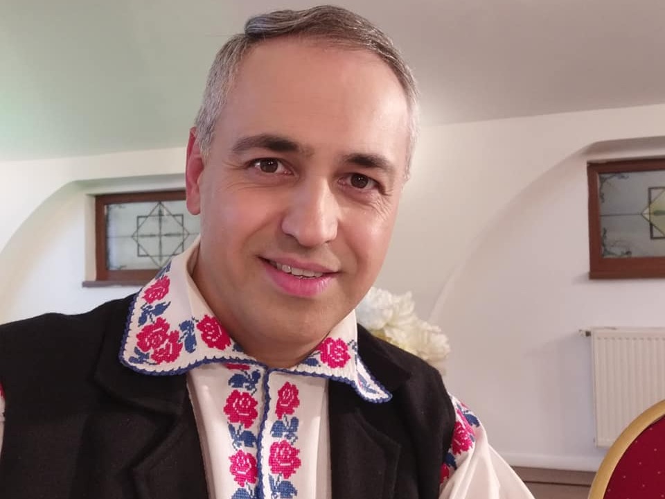 Cine este Nicolae Datcu. ”Mergeam pe câmp să pasc vaca şi cântam de ...