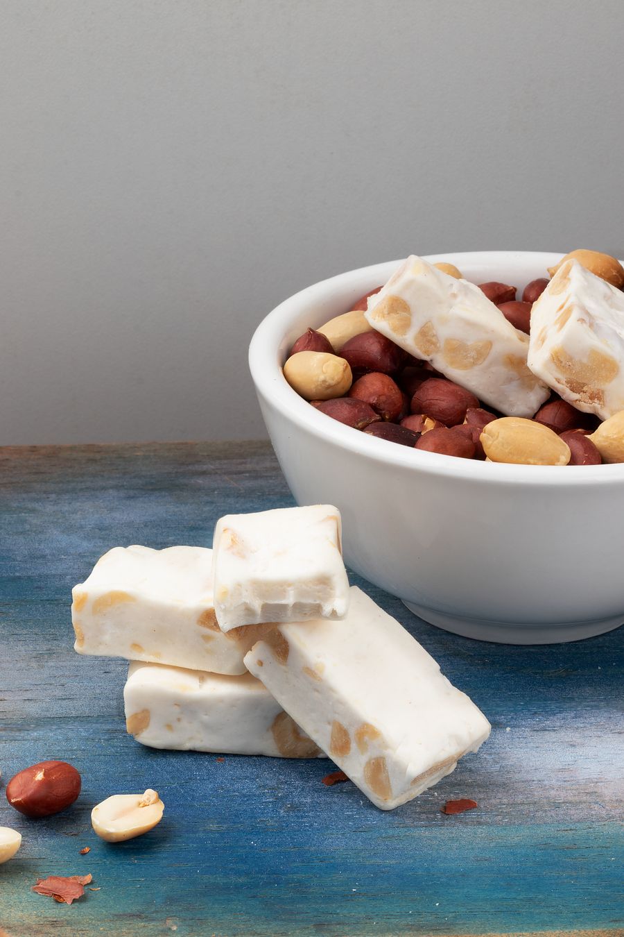 Nuga cu arahide. Un dulce tradițional, popular în multe țări din lume ...