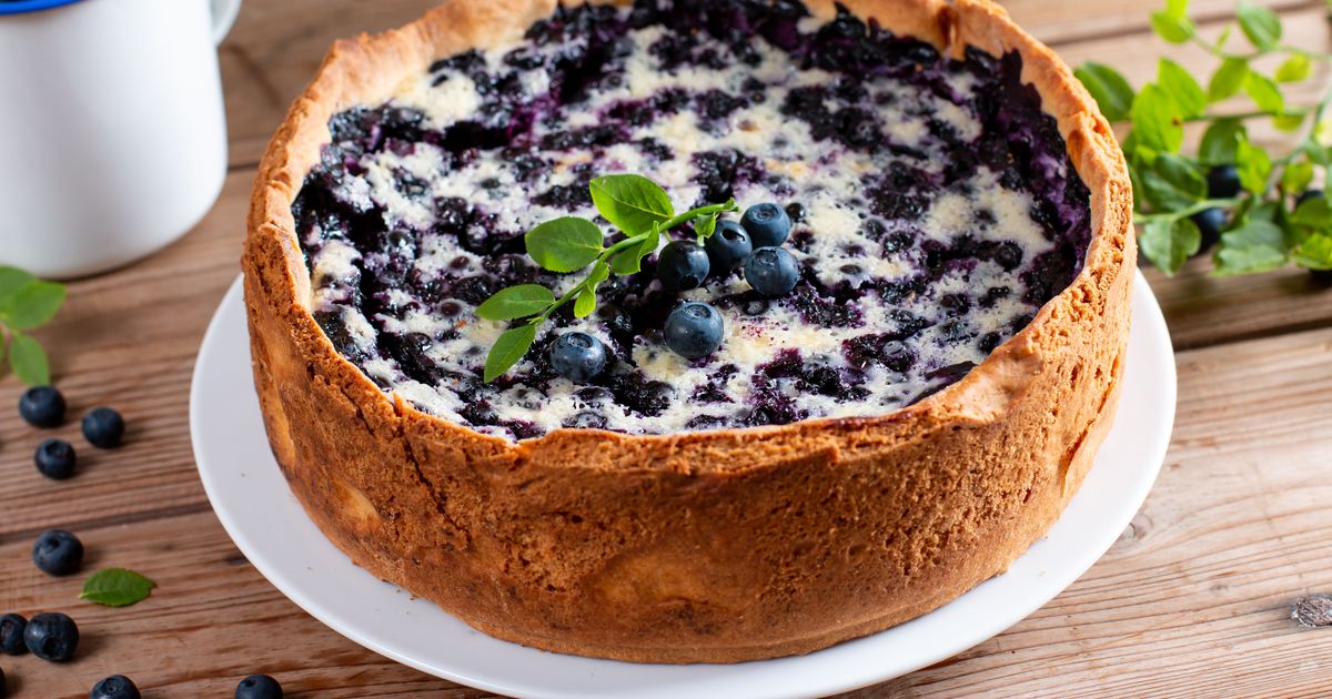 Tort de cheesecake cu afine. Potrivit pentru o reuniune de familie ...