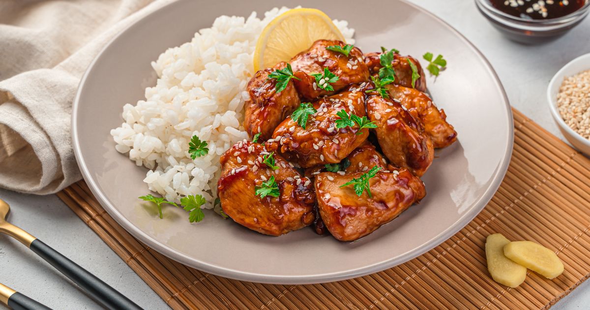 Pui Teriyaki cu semințe de susan și orez. Ești gata să încerci noua ...