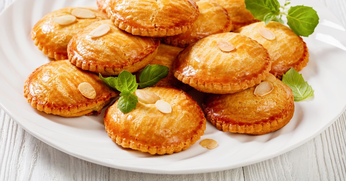 Pateuri cu brânză sărată. O gustare distractivă și ușor de făcut chiar ...