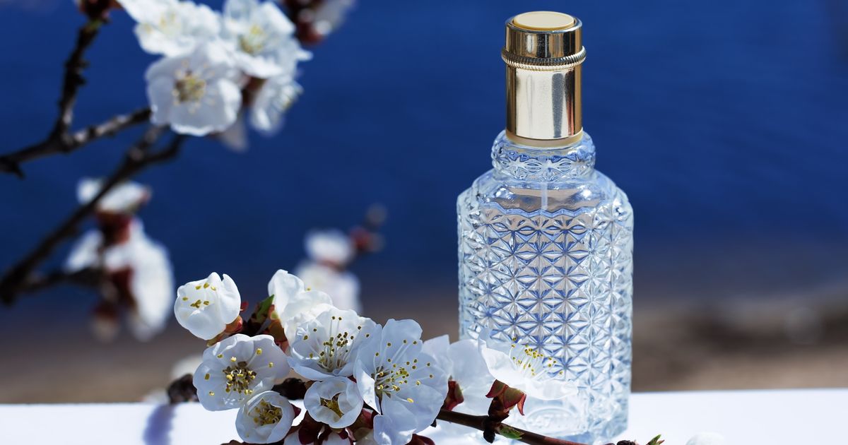 30 citate celebre despre parfumuri. Parfumul este cheia amintirilor ...