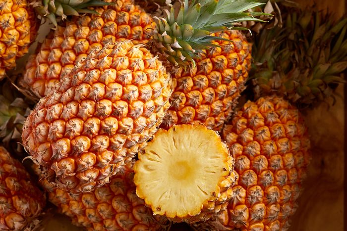 Beneficiile pe care coaja de ananas le poate avea asupra părului tău ...