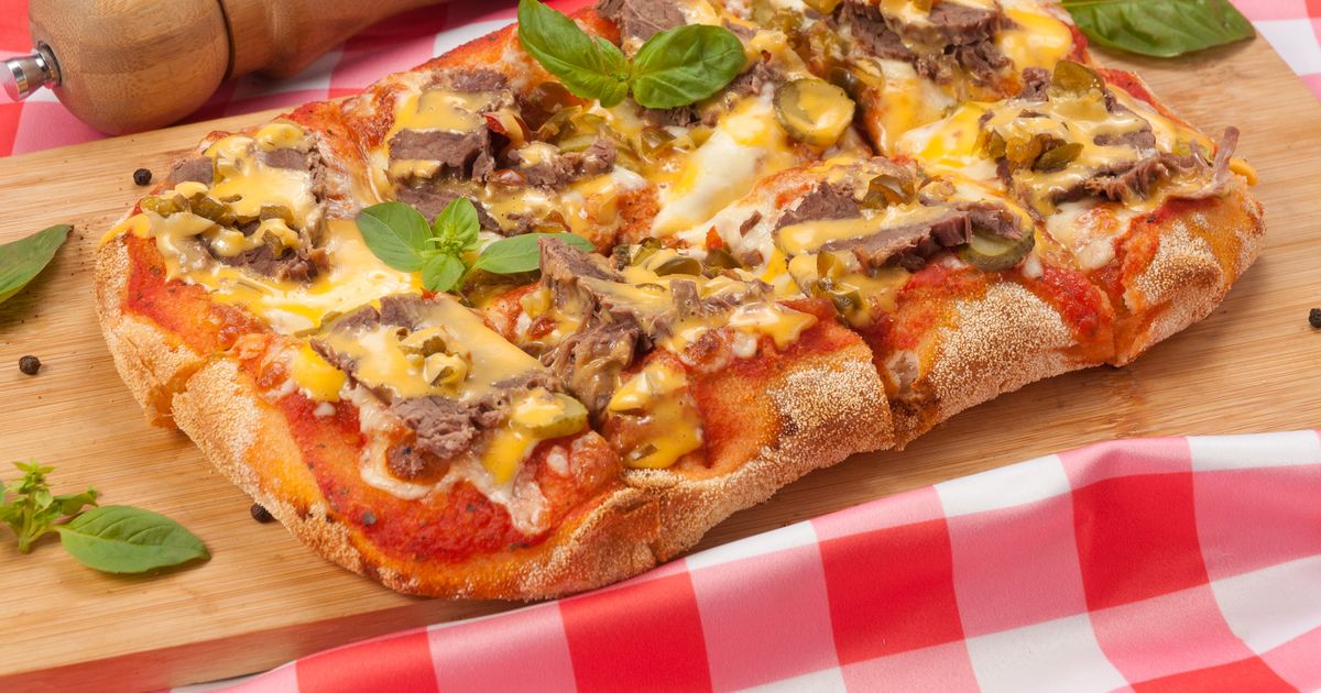 Pizza de casă cu blat pufos. Ghid pas cu pas pentru a crea o pizza ...