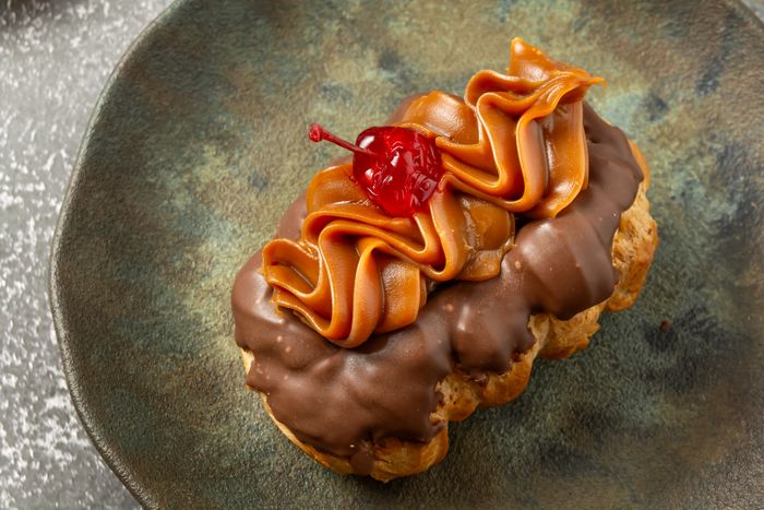 Eclere cu ciocolată și topping de caramel. Arată ca din poveste! - KFetele