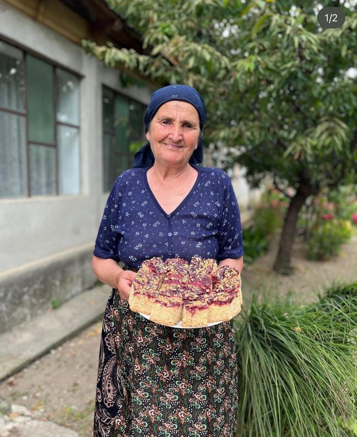 „Vă pregătesc o prăjitură, Mozaic se numește. Am pus două borcane de ...