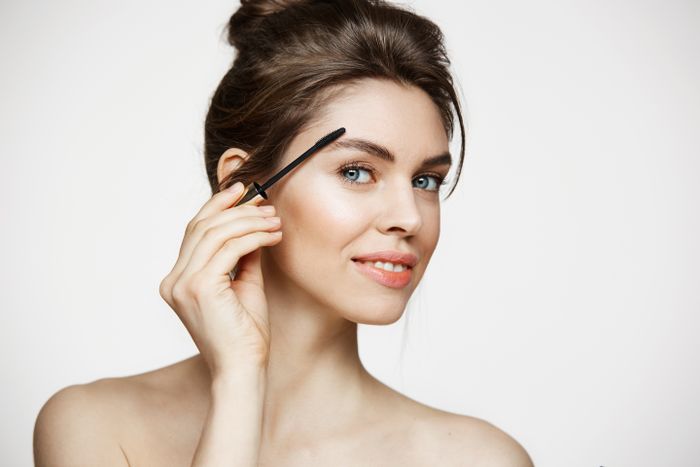 Formele sprâncenelor în funcție de fizionomie. Iată cum să te pensezi ...