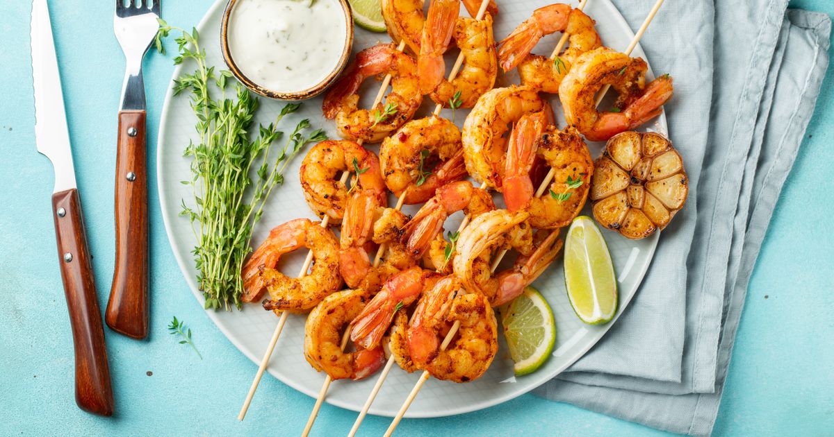 Creveți marinați la grătar cu sos. O rețetă rapidă și gustoasă! - KFetele