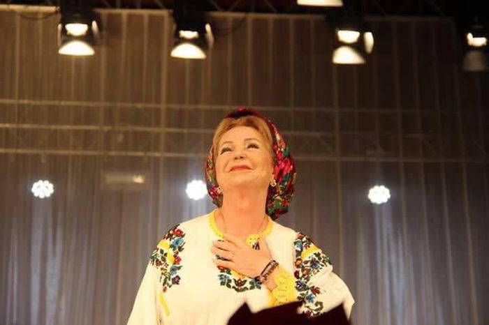 „Am un costum, nu m-aș putea lăuda, cam de 70-80 de ani, de vârsta mea ...