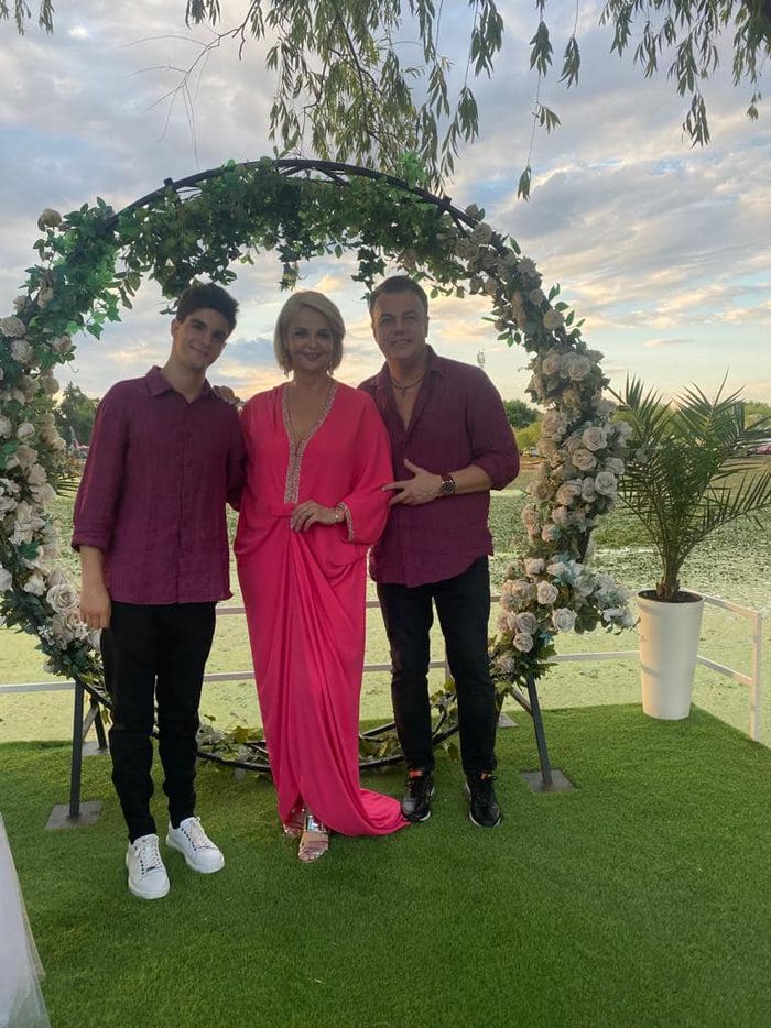 „Mă bucur că Adrian l-a învățat pe David să aducă flori! M-a ...