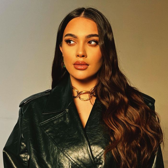 Cine este Betty Salam. „Îmi e greu că sunt fata lui Florin Salam ...