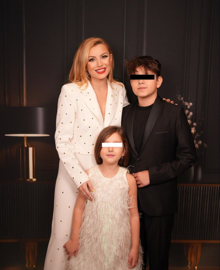 Elena Gheorghe, între viața de artistă și cea de mamă! Cum își petrece ...