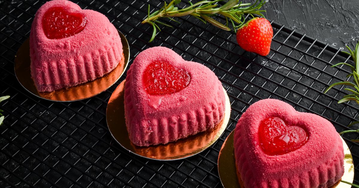 Mini prăjituri în formă de inimă cu jeleu de căpșune. Alege să îți ...