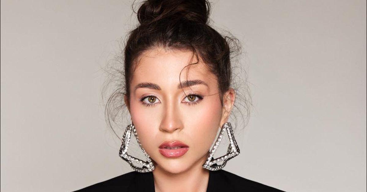 Cine este Nicole Cherry. „Dacă mă auzea mama că vorbesc urât, se lua de ...